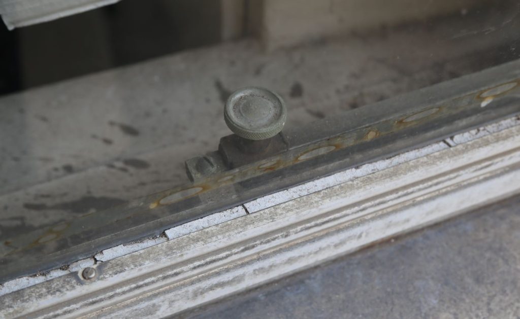 Asbestos caulking, sealants and putty compounds - Asbestos Product Guide